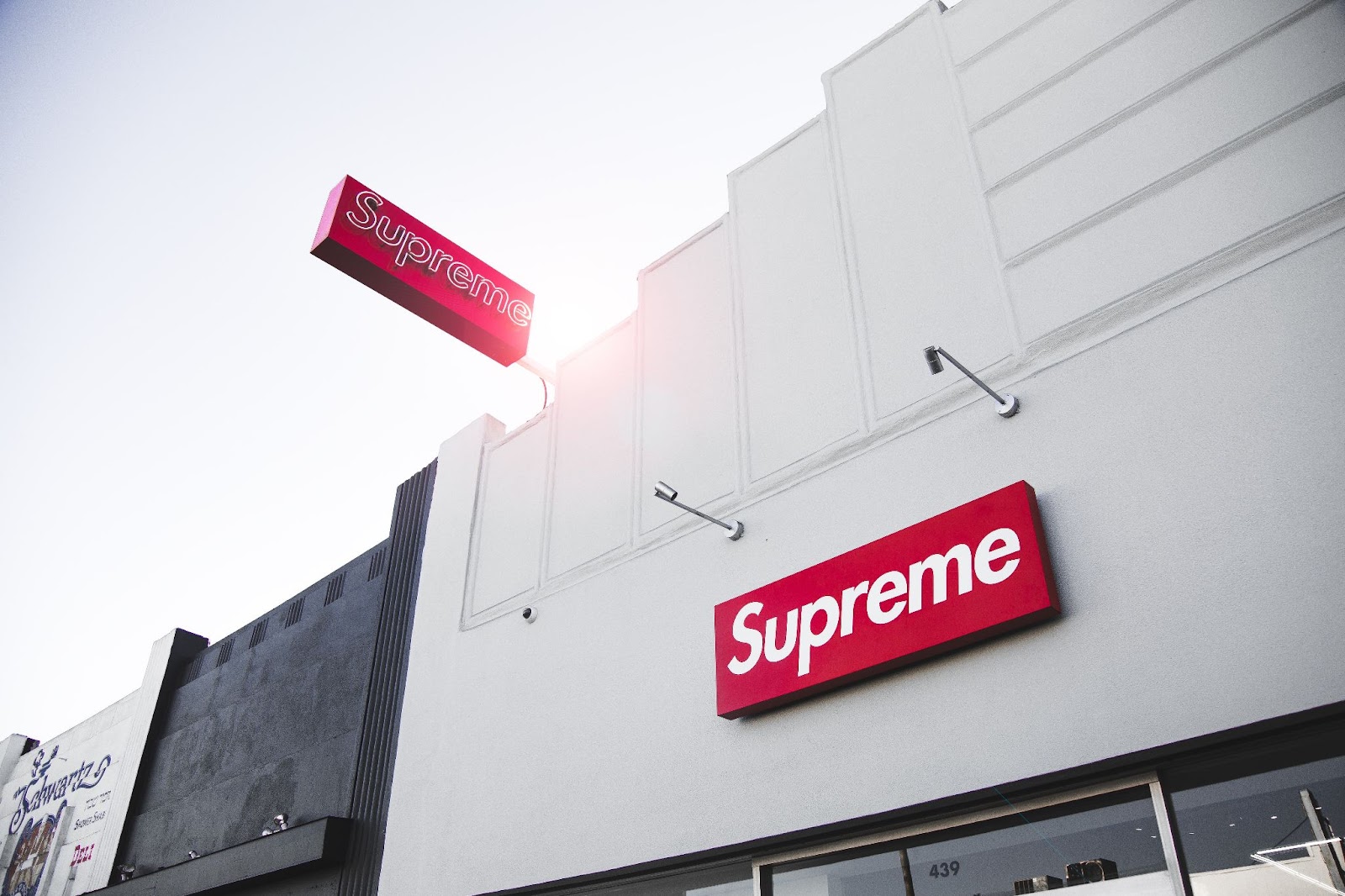 6 Produk Supreme Paling Banyak Dicari di Indonesia